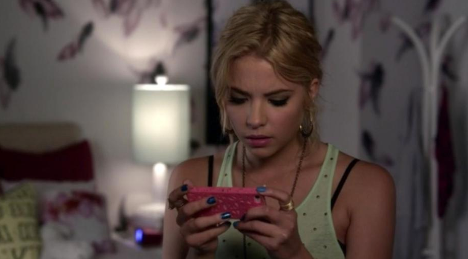 15 Signs She's Totally Over You