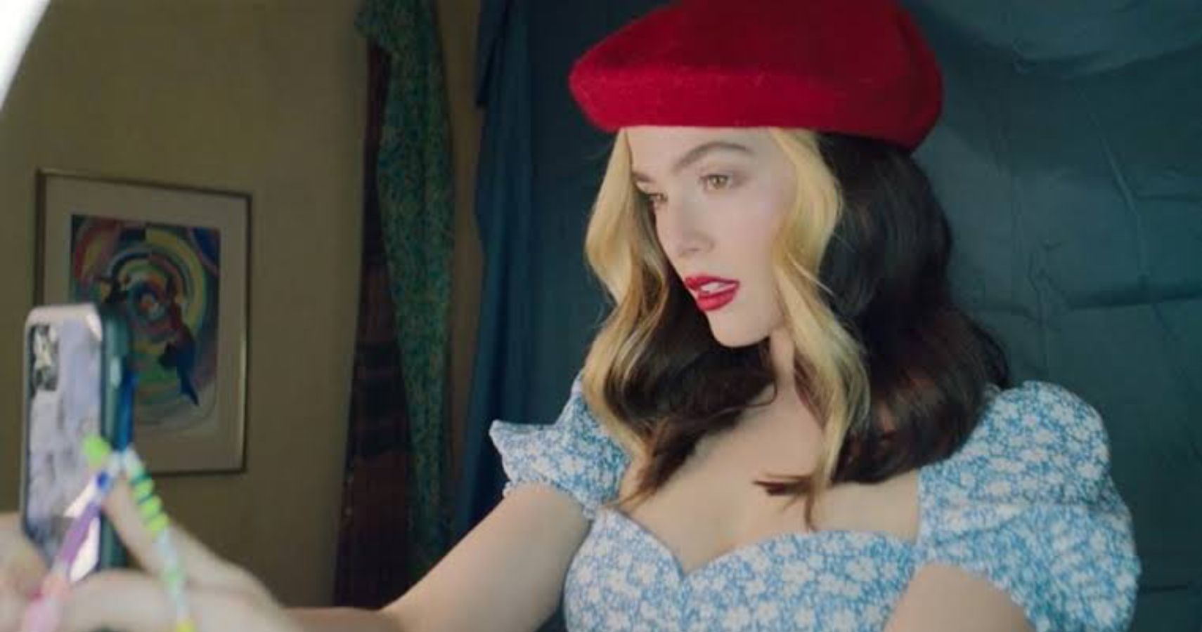 Zoey Deutch Loses $300,000 Worth Of Cash And Jewelry After Burglars ...