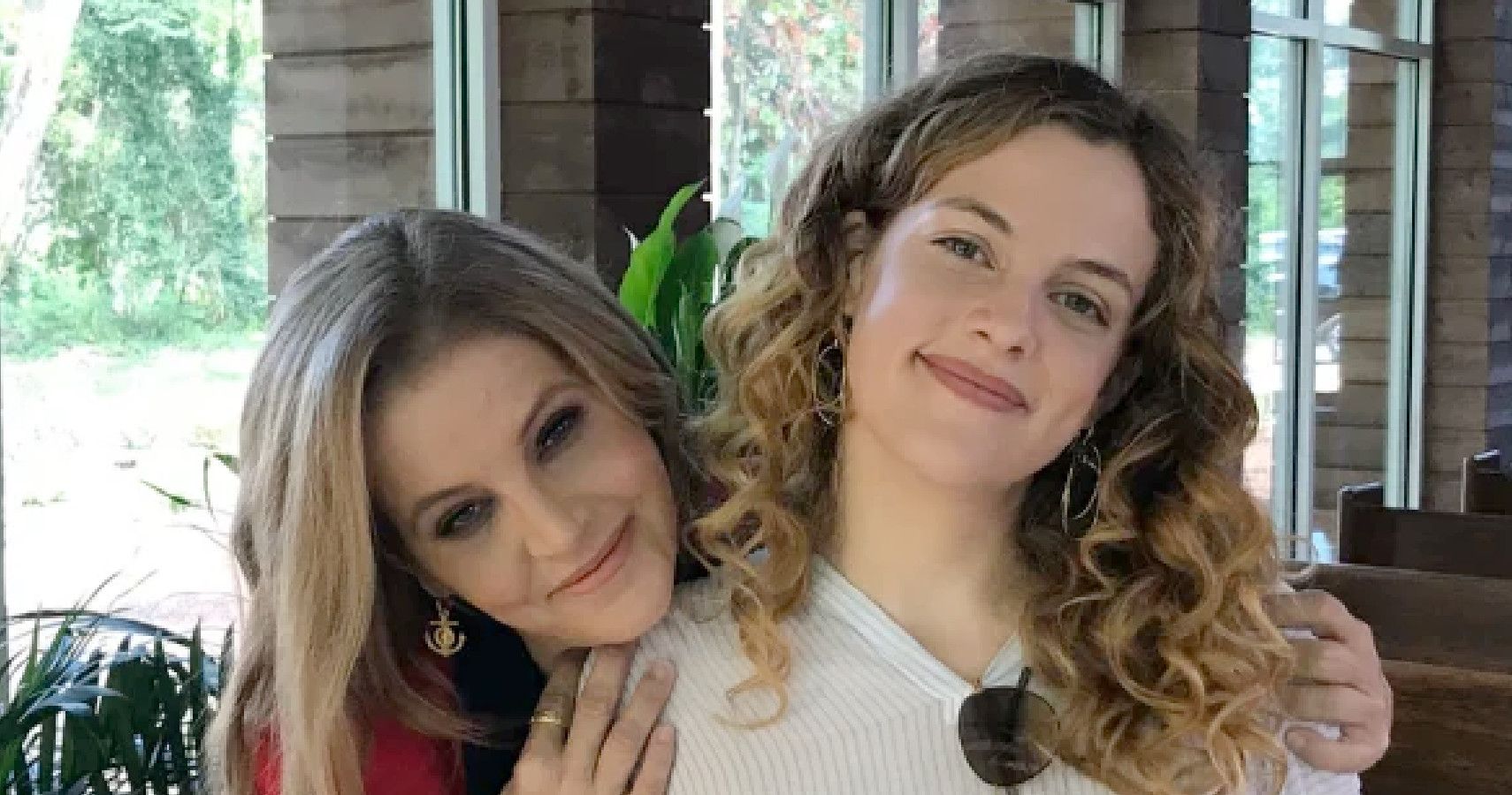 Lisa Marie Presley’s Million-Dollar Estate Settled Amid Feud With Mom ...