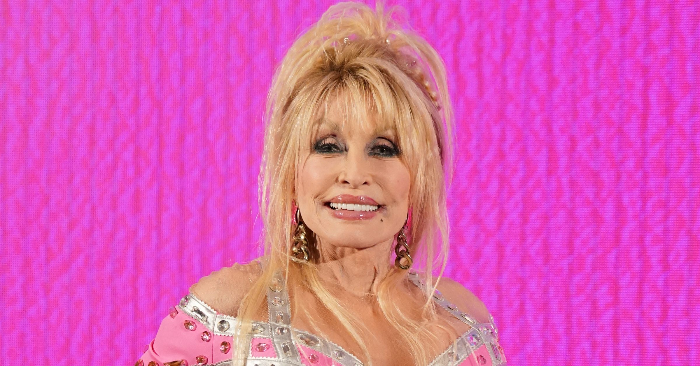 Why Dolly Parton Isn't A Billionaire In 2024 Why Dolly Parton Isn't A Billionaire In 2024