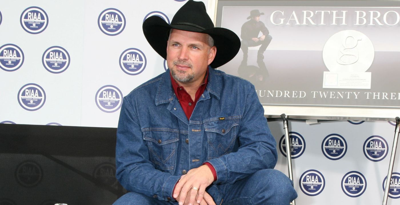 Garth Brooks' Net Worth Is Bigger Than You Think - SKJ Bollywood News